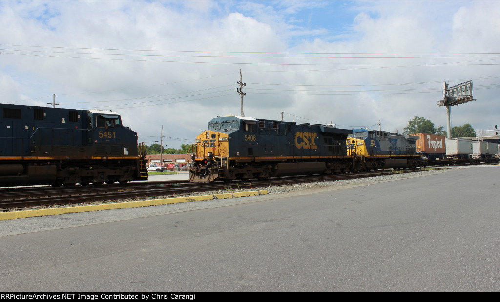 CSXT 5406 & 383 on Q032-09